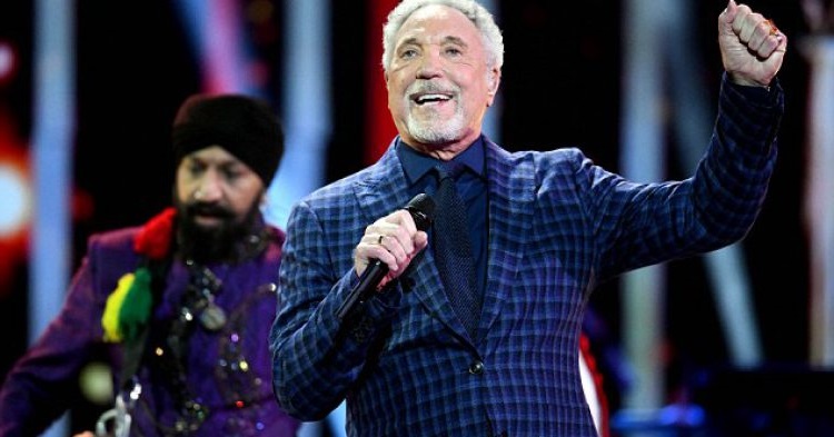 Sad Tom Jones News, Please Pray For Him - Newsiosity